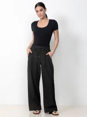 SINGLE STITCH Everyday Wide Leg Pleated Pants - Black