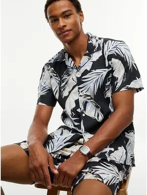 Tommy Hilfiger Regular Fit Leaf Linen-blend Camp Shirt