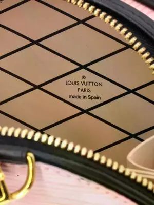 LOUIS VUITTON Mini Boite Chapeau Epi Leather Crossbody Bag - Pink