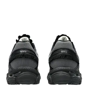 Asics Gel-cumulus 16 Lace-up Sneakers - Black/black