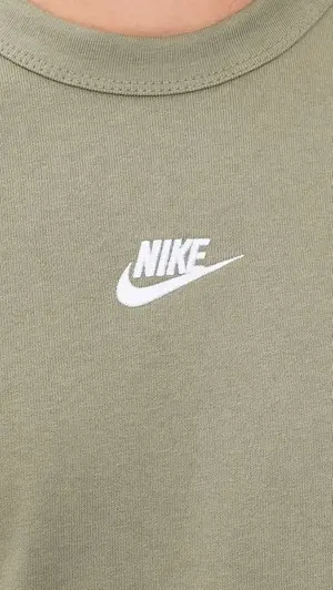 Nike Premium Essential Tee