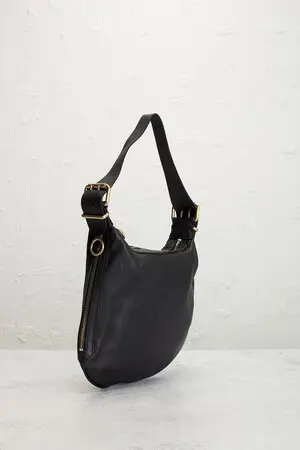Fendi Selleria Oyster Shoulder Bag - Black