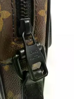 LOUIS VUITTON Christopher Wearable Messenger Bag - Brown