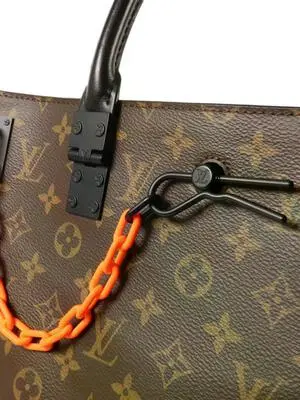LOUIS VUITTON Sac Plat Monogram Tote Bag