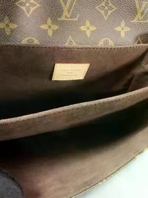 LOUIS VUITTON Monogram Pochette Metis Crossbody Bag