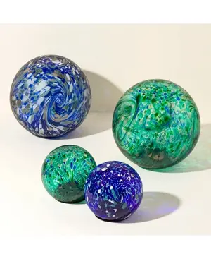 UNCOMMON GOODS Solar Garden Globe Lights