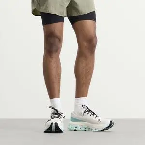 On Cloudmster 3 Hyper Sneaker