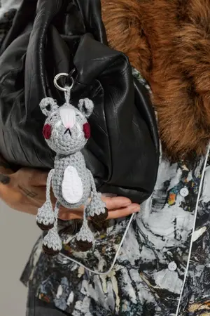 Munthe Vamke" Keychain Crocheted Animal Motif With Embroidered Details - Grey