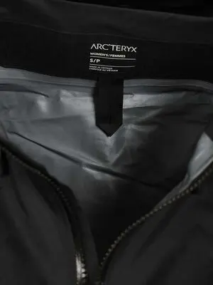 Arc'teryx Naya Cropped Gore-tex Shell Jacket - Black