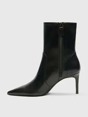 STUART WEITZMAN Pointed Ankle Boots