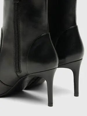 STUART WEITZMAN Pointed Ankle Boots