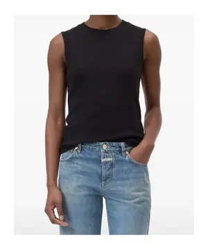Closed Crew-neck Sleeveless Top
