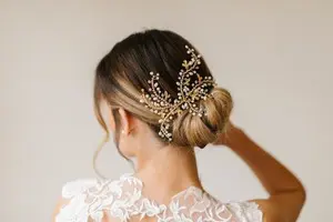 POPPY LANE Indie Bridal Comb With Pearl And Crystal Accents