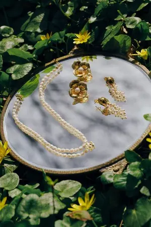 PERACAS Bambi Pearl Floral Necklace