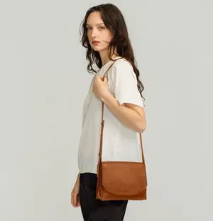 RAVEN + LILY Lady Bird Crossbody Bag - Cuoio