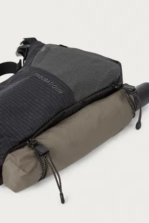 TROUBADOUR Elemental Sling - Black