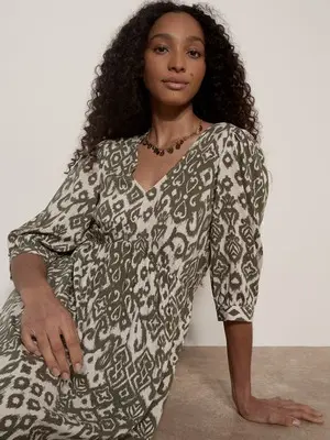APRICOT Ikat V-neck 3/4 Sleeve Midi Dress