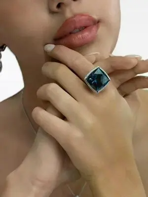 LISA NIK Topaz And Diamond Ring - Silver