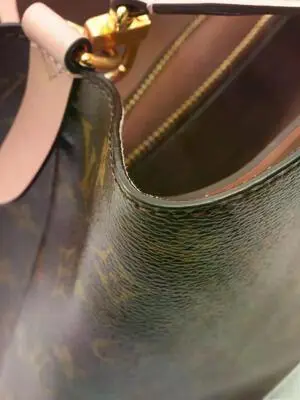 LOUIS VUITTON Néonoé Shoulder Bag