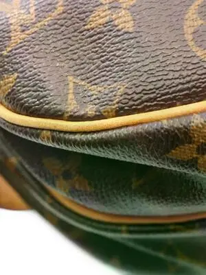 LOUIS VUITTON 30 Saumur Monogram Shoulder Bag - Brown