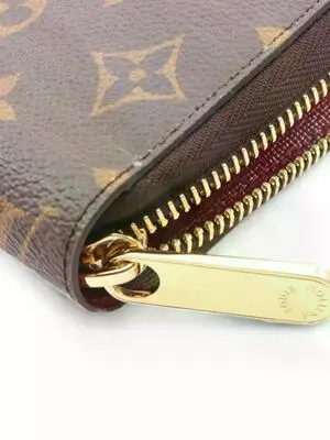 LOUIS VUITTON Zippy Wallet