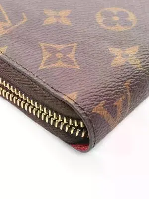 LOUIS VUITTON Zippy Wallet