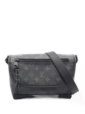 LOUIS VUITTON Eclipse Reverse Monogram Messenger Bag - Black
