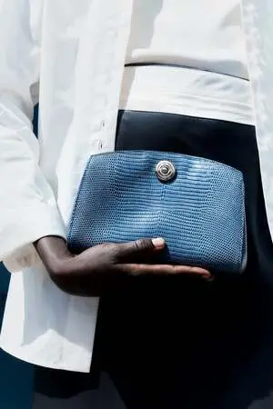LIFFNER Pushlock Clutch In Lizard Embossed Leather - Blue
