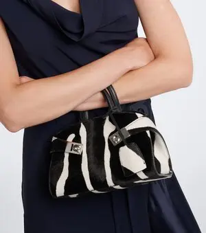 FERRAGAMO Hug Small Shoulder Bag - Black