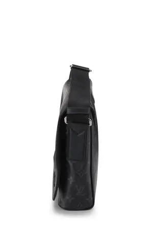 LOUIS VUITTON Monogram Eclipse District Nm