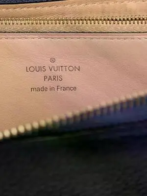 LOUIS VUITTON 1990-2010 Taurillon Portefeuille Comet Wallet Long Wallets