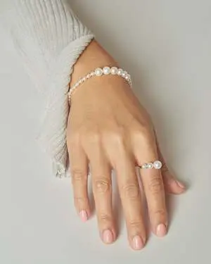 POPPY FINCH Graduated Freshwater Pearl Bracelet