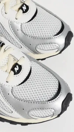 NEW BALANCE 204l Sneakers M 4/ W