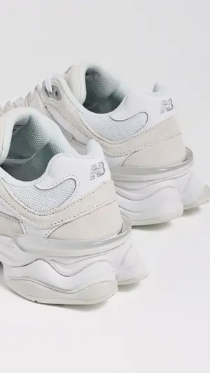NEW BALANCE 9060 Low Top Sneakers - Grey/white