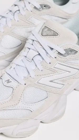 NEW BALANCE 9060 Low Top Sneakers - Grey/white