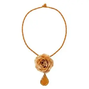 BELLUS DOMINA Natural Rose Pendant Necklace - Gold