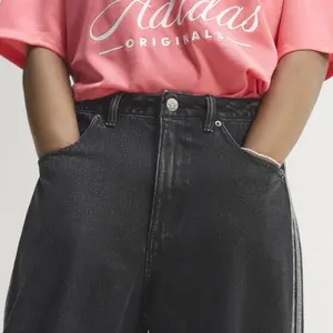 ADIDAS ORIGINALS High Rise Barrel Jeans
