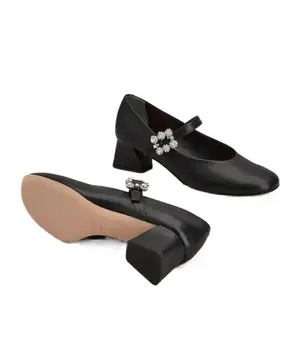 ROGER VIVIER Efflorescence Leather Mary Jane Pumps