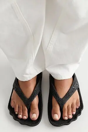 FP VEGAN COLLECTION Year 5k Thong Sport Sandals - Black