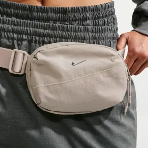 Nike Aura Crossbody Bag