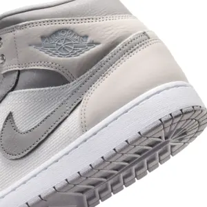 JORDAN 1 Mid Se Athletic Shoes - White