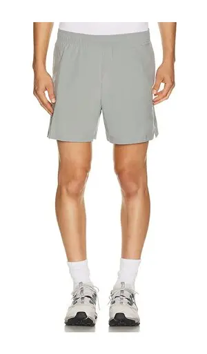On 5 Core Shorts In Grey - Apollo