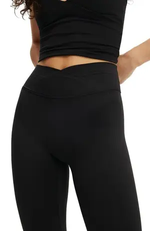 Cotton:on Active Ultra Luxe Cross Front Invisible Scrunch Tight