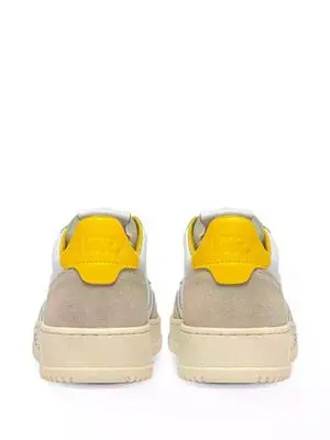 AUTRY Medalist Low Sneakers In Leather And Slicker Suede - White