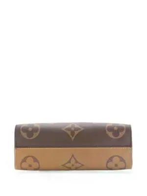 LOUIS VUITTON Onthego East West Shoulder Bag