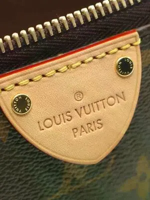 LOUIS VUITTON Monogram Pochette Tirette Shoulder Bag