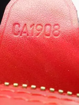 LOUIS VUITTON 1998 Voltaire Epi Shoulder Bag - Red