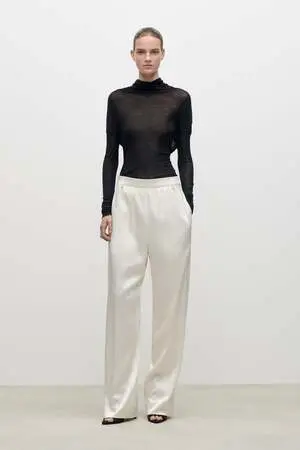 Victoria Beckham Relaxed Curved Leg Trouser - Ivory