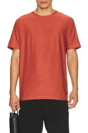Vuori Strato Tech Tee In Red - Fire Heather