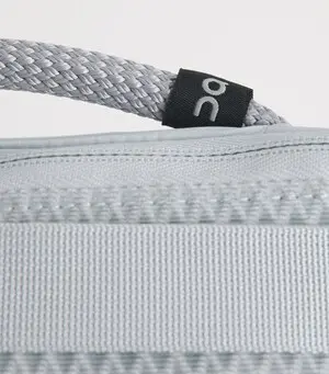 On Lite Belt Bag 2l